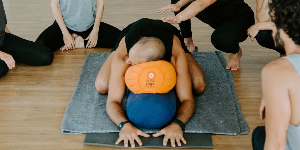 5 ways to stay calm during stressful situations - Byron Yoga